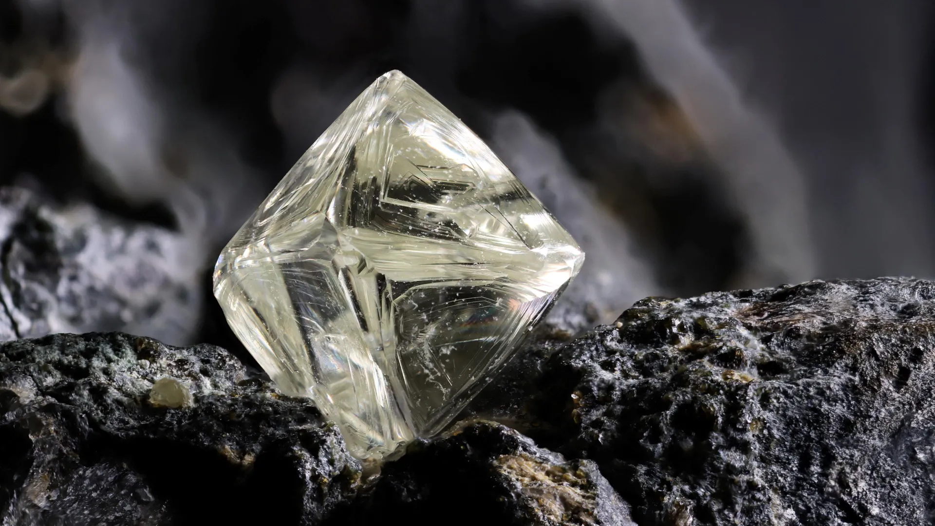 Unveiling the Mystery: How Diamonds Explode to the Earth's Surface ...